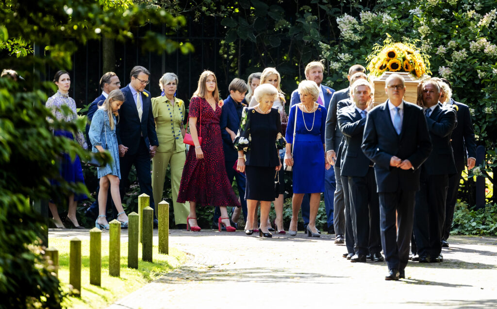 Koninklijke familie neemt afscheid van prinses Christina - Vorsten