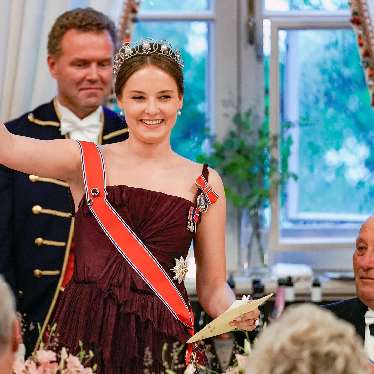 Ingrid Alexandra draagt op galadiner tiara van prinses Ingeborg - Vorsten